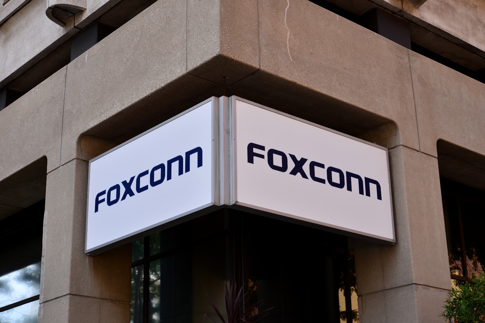 Foxconn's Q4 Net Profit Surges Amid AI Server Demand and Holiday Sales ...